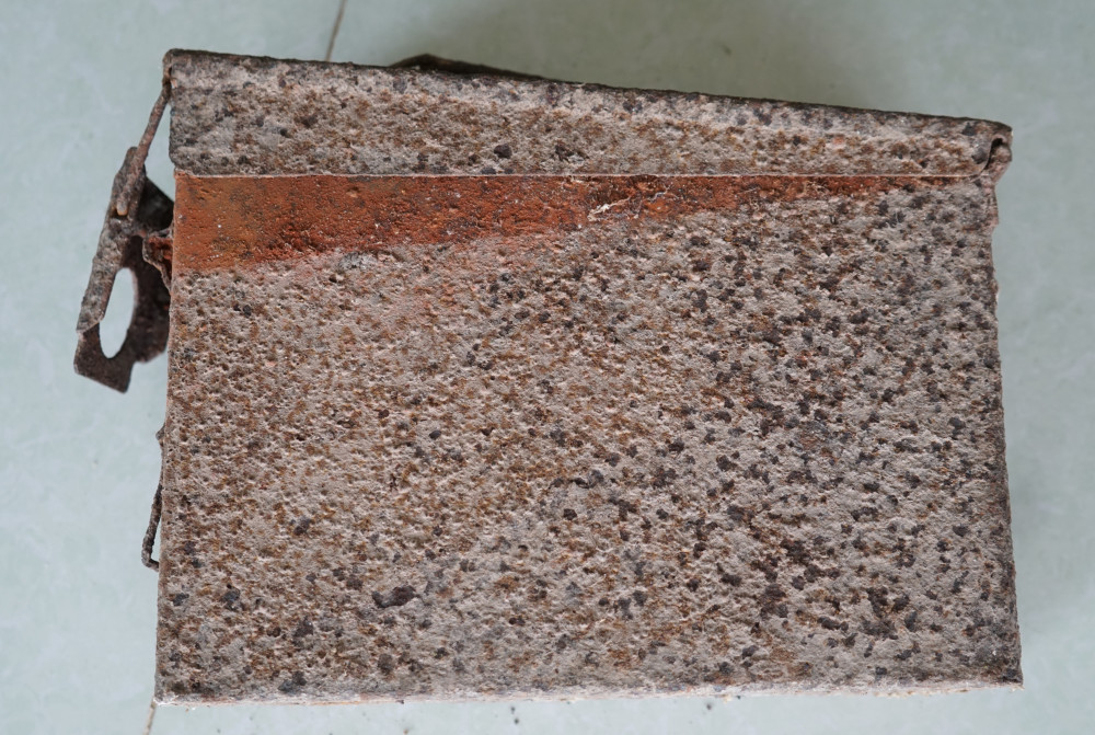 Rà sắt, nhặt được thùng tài liệu thời kháng chiến chống Mỹ - Báo Long An Online